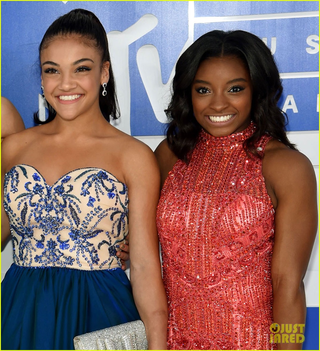 The Final Five Gymnasts Hit MTV VMAs 2016 Carpet Without Gabby Douglas ...