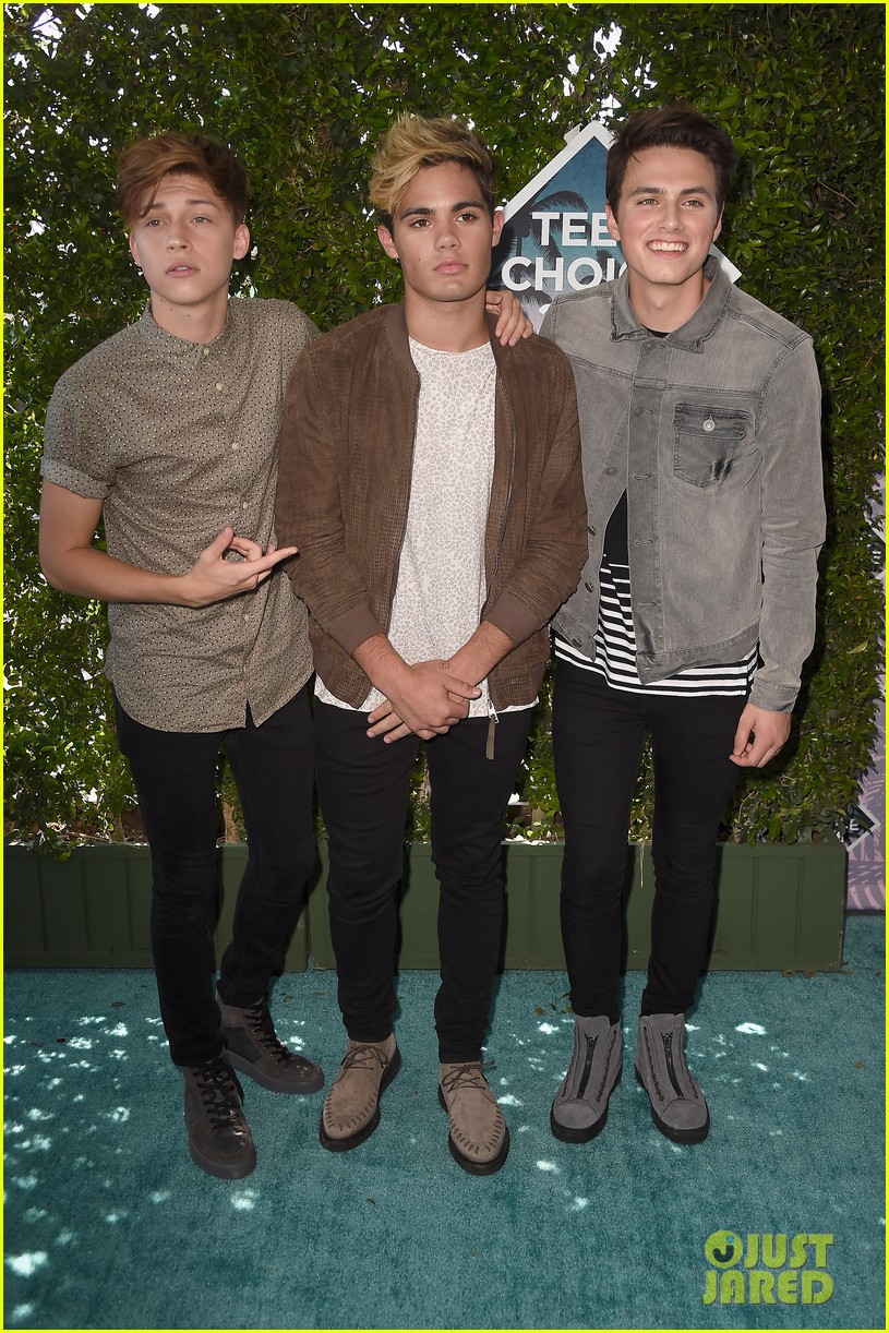 Forever in Your Mind & Hey Violet Hit the Teen Choice Awards 2016 ...