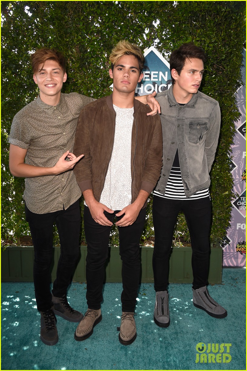 Forever in Your Mind & Hey Violet Hit the Teen Choice Awards 2016 ...