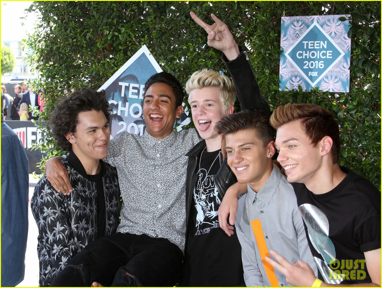 Forever in Your Mind & Hey Violet Hit the Teen Choice Awards 2016 ...