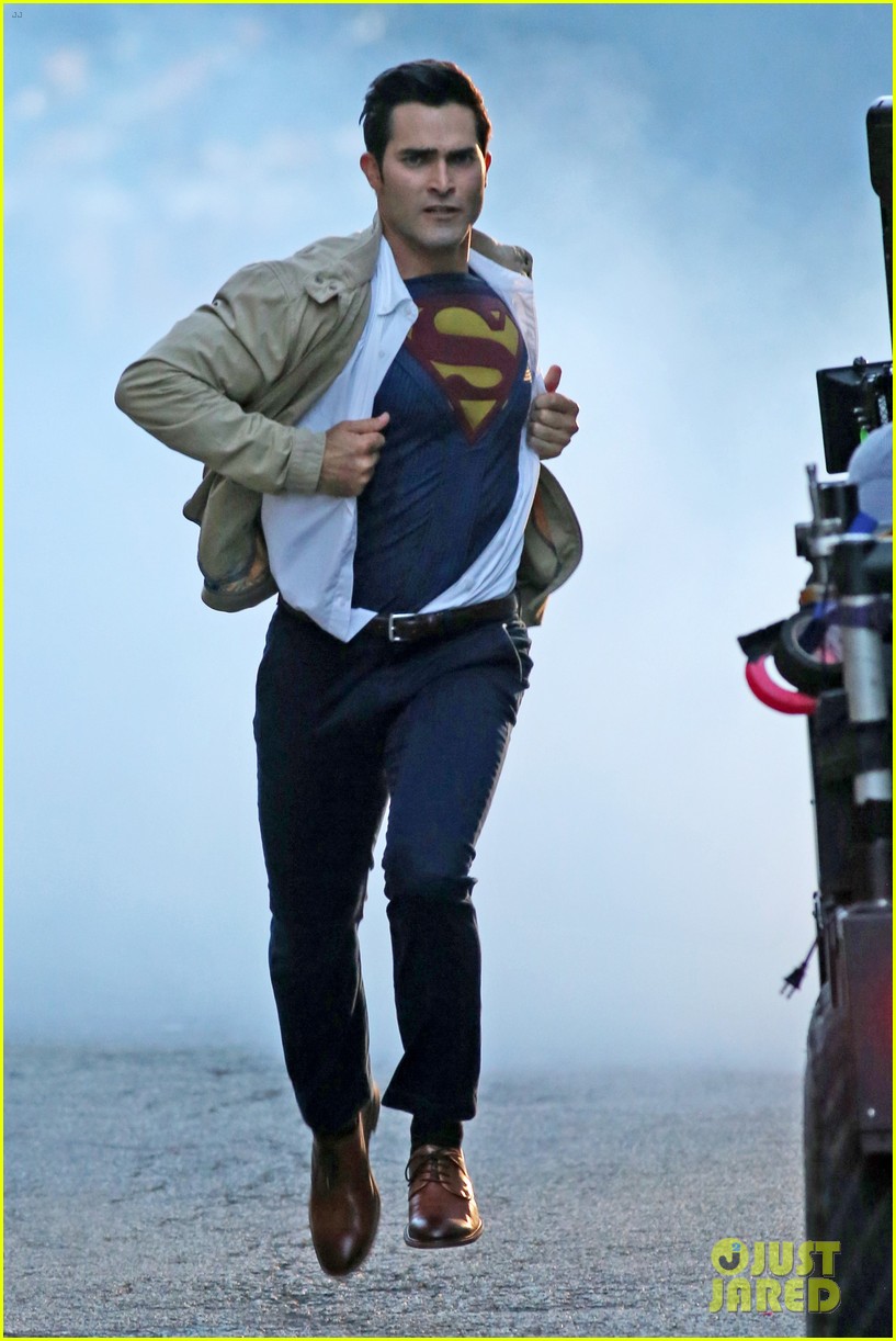 Full Sized Photo of tyler hoechlin transforms from clark kent into ...