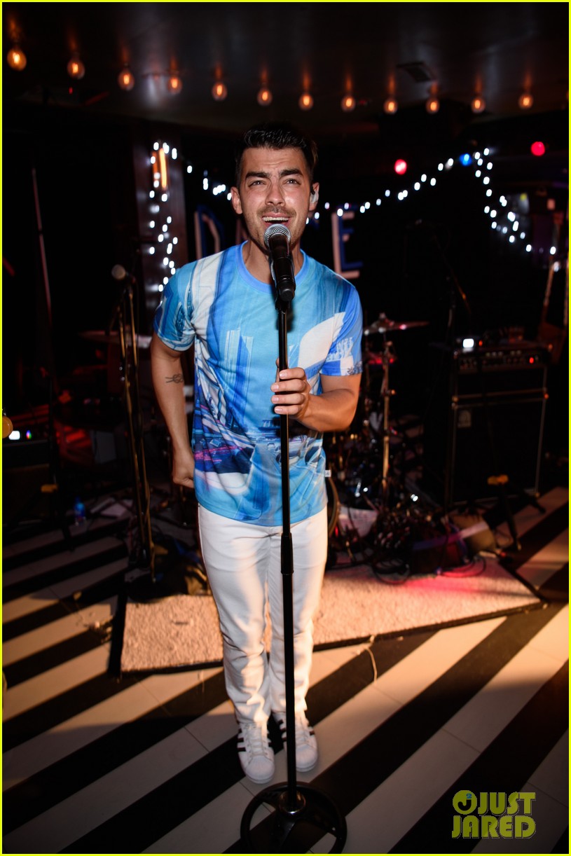 Joe Jonas & DNCE Celebrate One Year Anniversary As a Band! | Photo ...