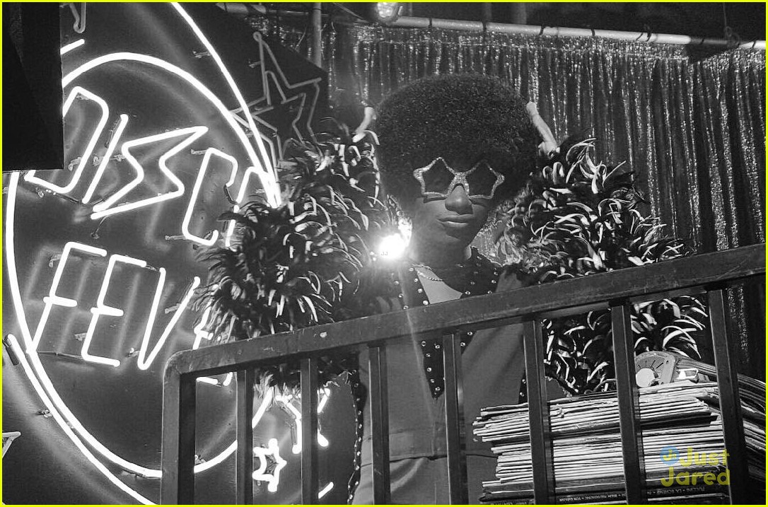 K.C. & Ernie Time Travel Back To The 70s on 'K.C. Undercover' | Photo ...