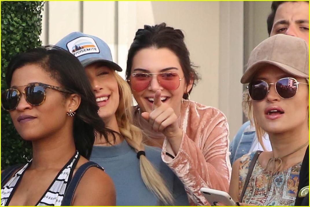 Kendall Jenner & Hailey Baldwin Enjoy Some Poolside Performances ...