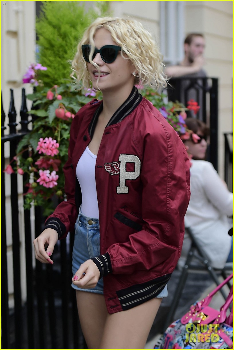 Pixie Lott Gets Back to Work After Attending V Festival With Oliver ...