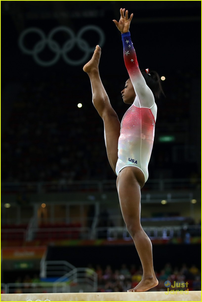 Simone Biles Gets Cute Kiss From Arthur Nory After Gymnastics Gala ...