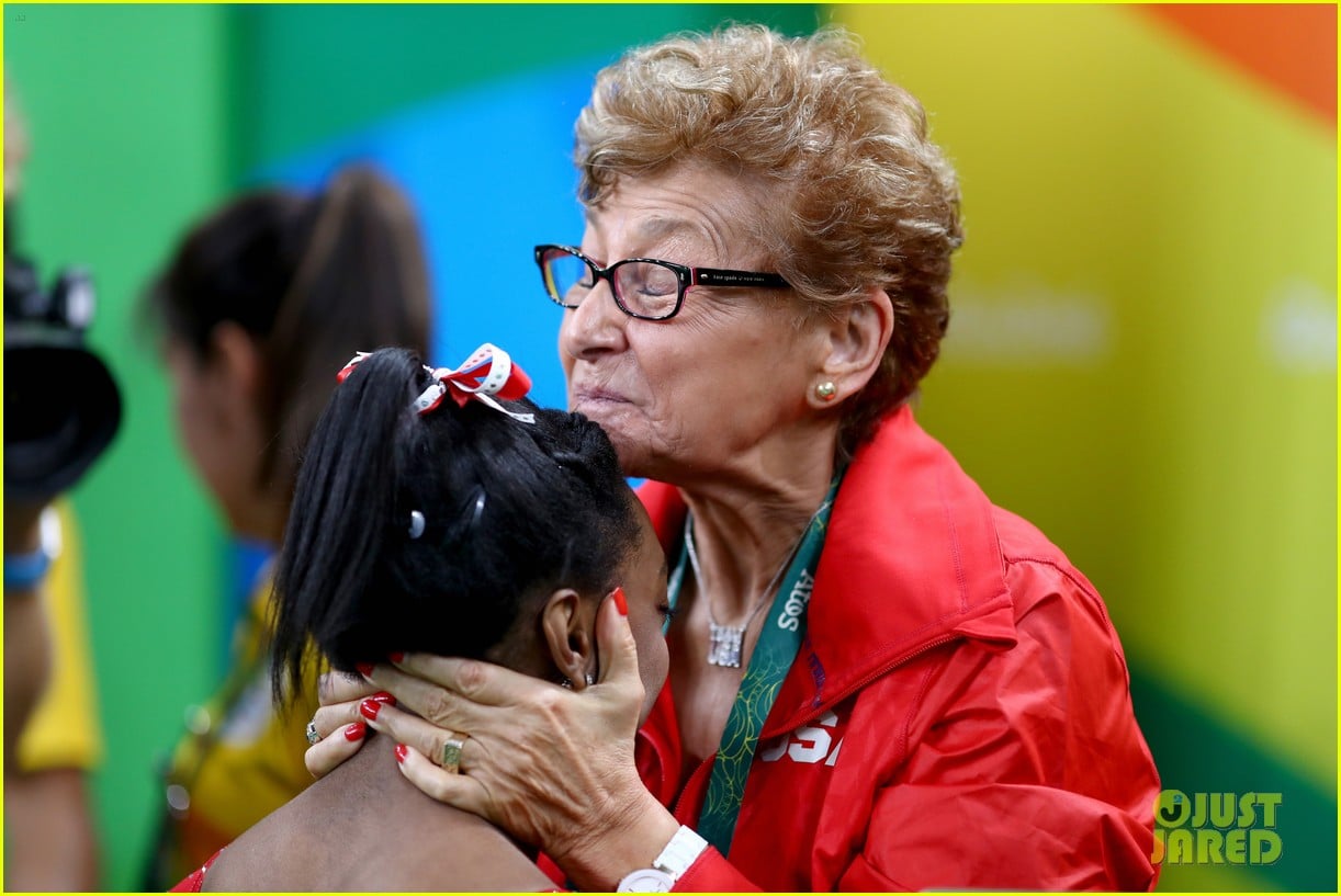 Simone Biles Wins Gold Medal In Vault at Rio Olympics! | Photo 1010292 ...