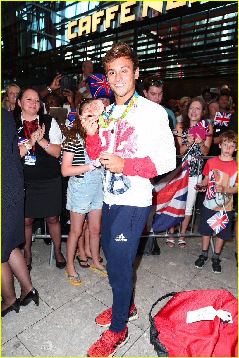 Tom Daley Arrives Back in London After Olympic Games | Photo 1014694 ...