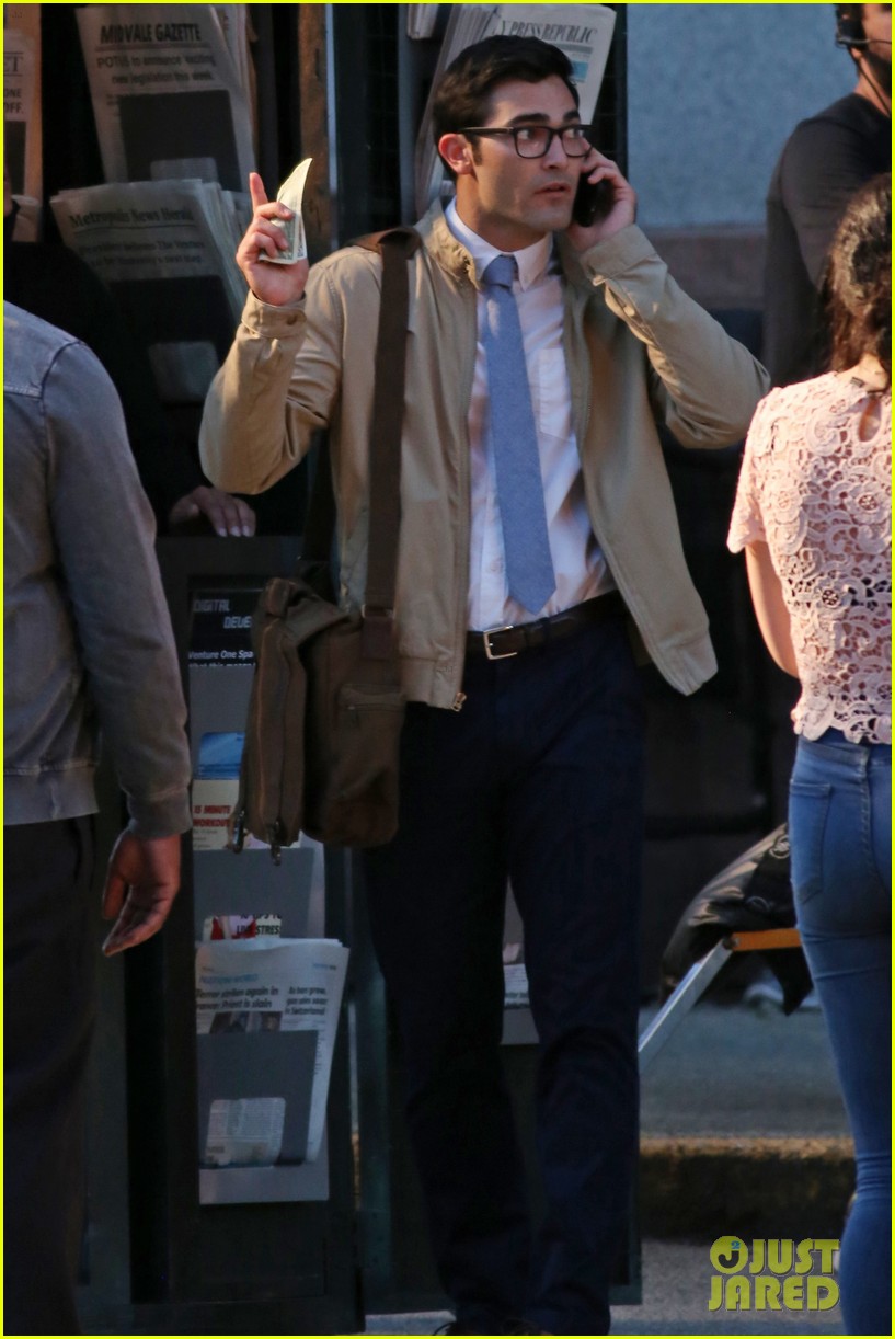 Tyler Hoechlin Dons His Clark Kent Costume on 'Supergirl' Set! | Photo ...