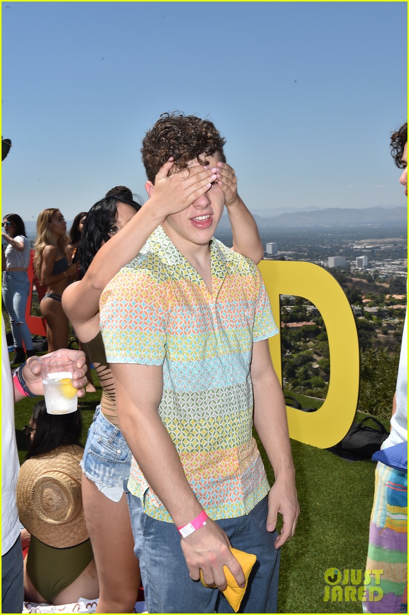 Ariel Winter Has a Dunphy Reunion with Nolan Gould at Just Jared's ...