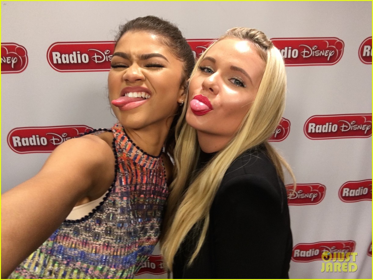 Zendaya Doesn't Believe in Fashion Trends - Find Out Why! | Photo ...