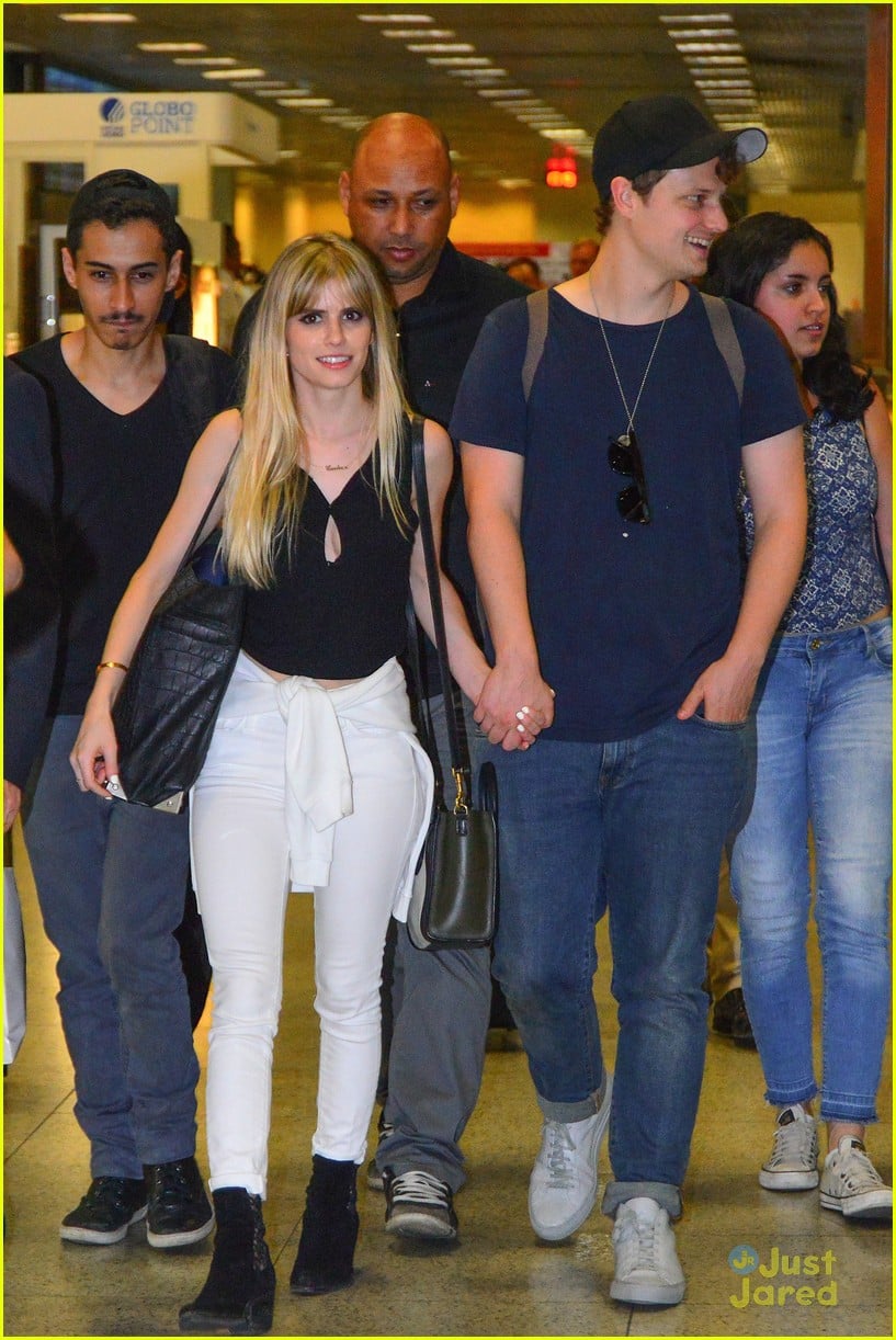 Carlson Young & Isom Innis Spend Some Time on The Beach in Rio | Photo ...