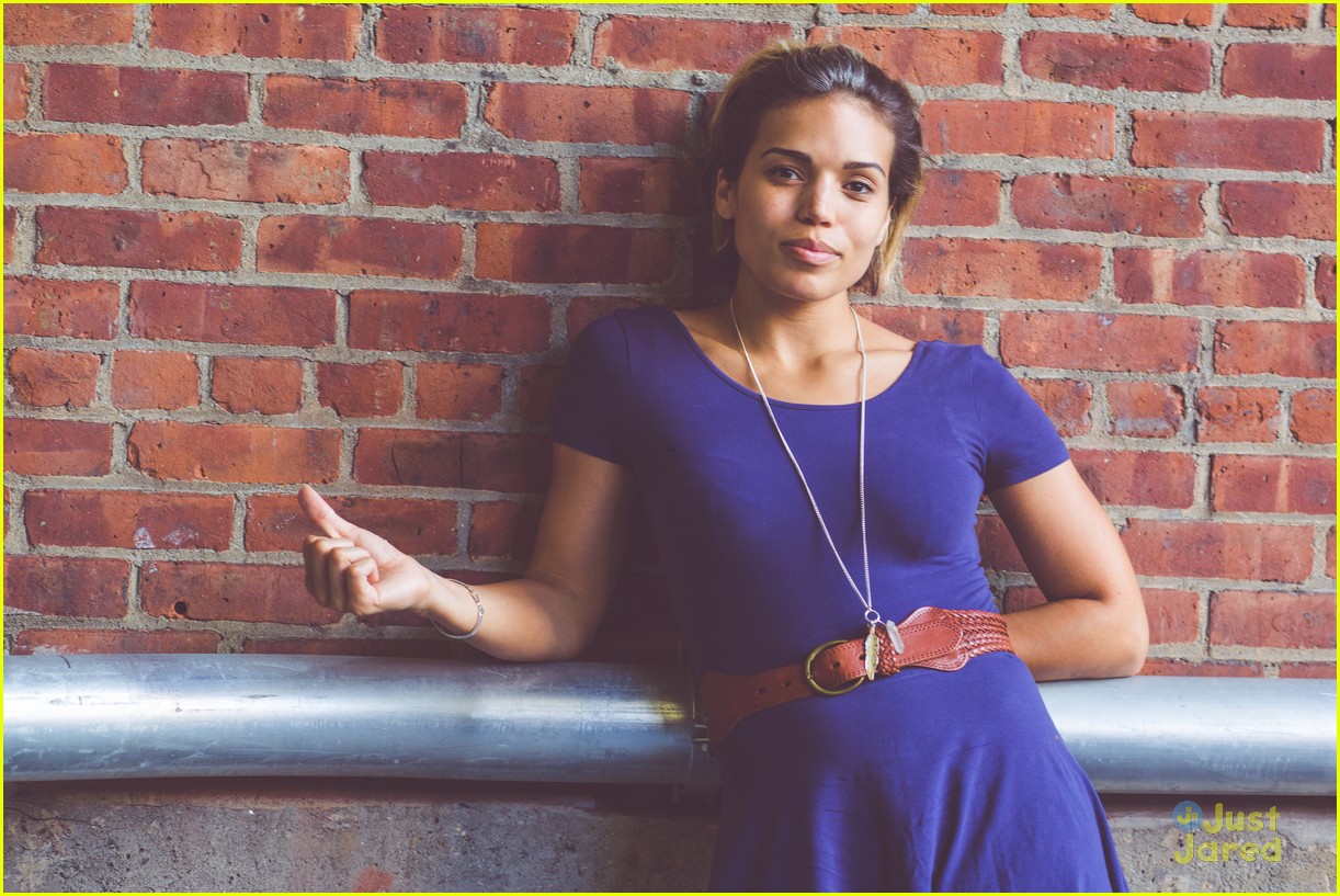 Ciara Renee Gets Real About Portraying A Superhero of Color on 'Legends ...