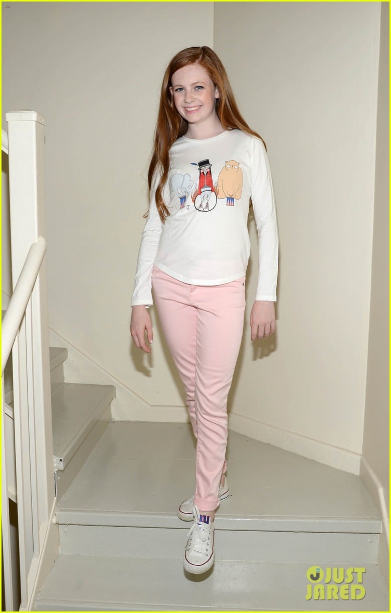 Gotham's Clare Foley Attends the Giants Game! | Photo 1027922 - Photo ...