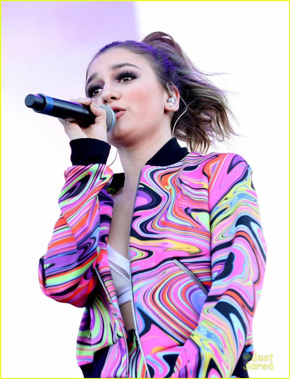 Daya Isn't Sitting Still, But Definitely Looking Pretty at iHeartRadio ...