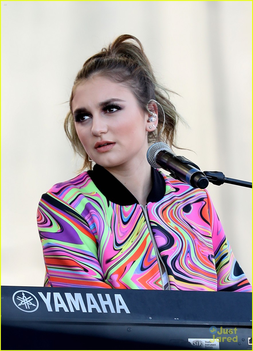 Daya Isn't Sitting Still, But Definitely Looking Pretty at iHeartRadio ...