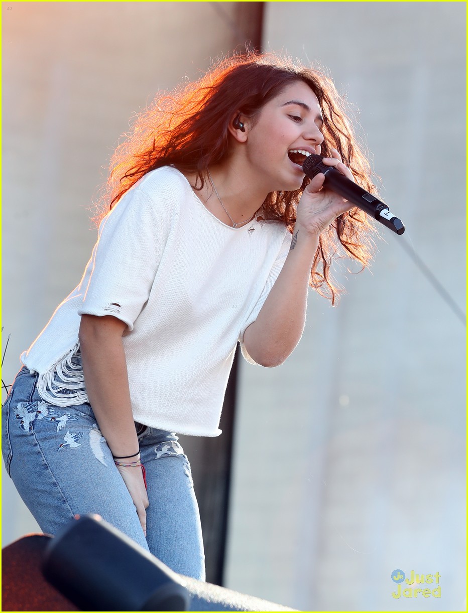 Daya Isn't Sitting Still, But Definitely Looking Pretty at iHeartRadio ...