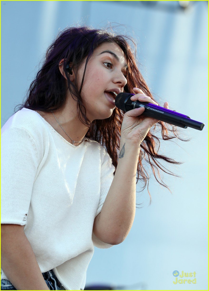 Daya Isn't Sitting Still, But Definitely Looking Pretty at iHeartRadio ...