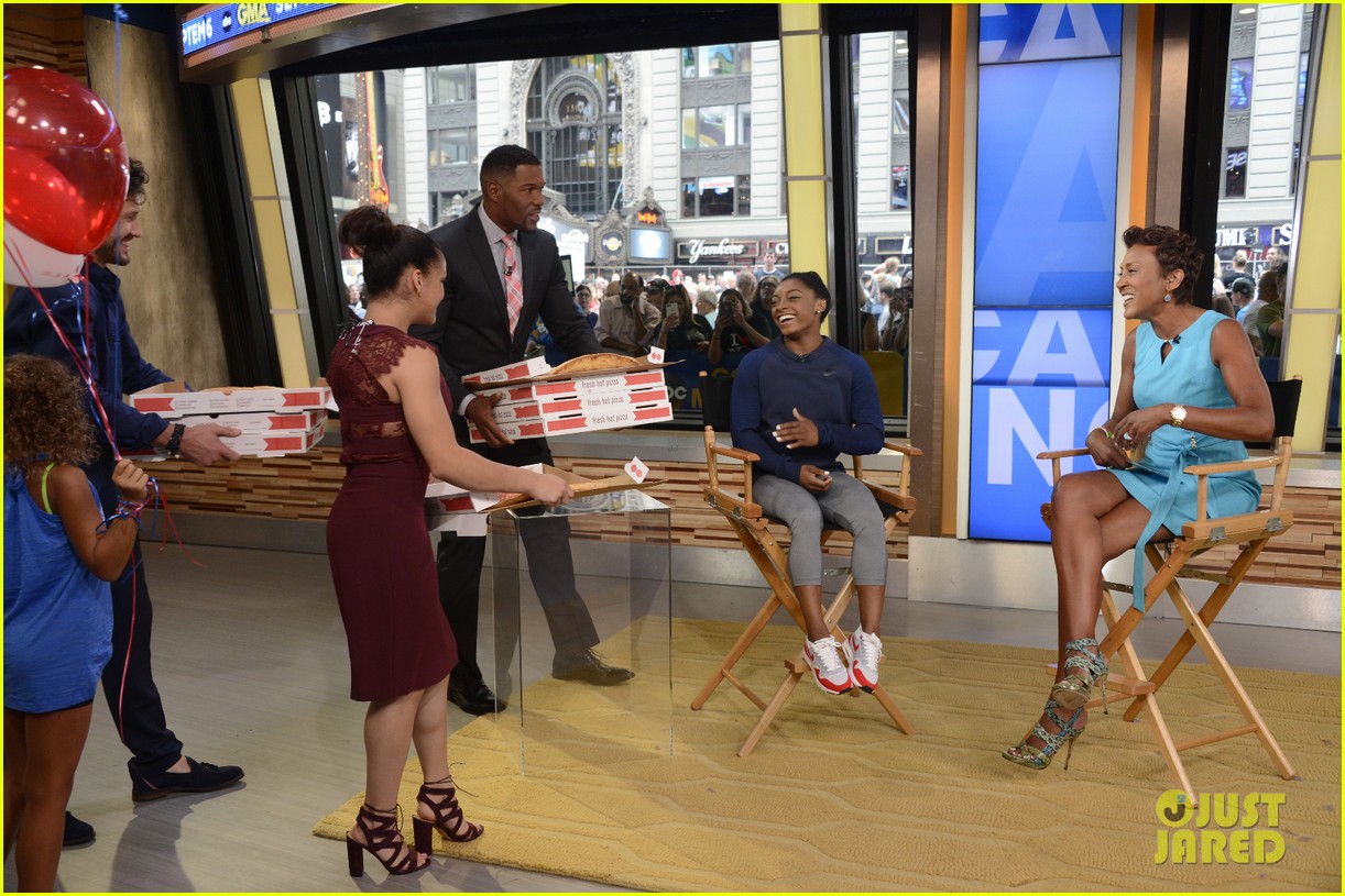 Laurie Hernandez Crashes Simone Biles' Interview on 'Good Morning ...