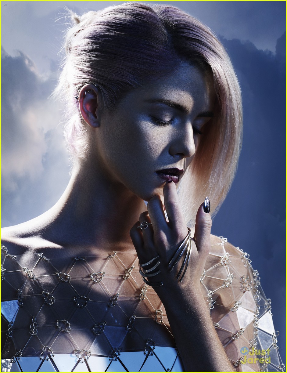 Emily Bett Rickards' Favorite Superhero Is The Best Superhero Of Them ...