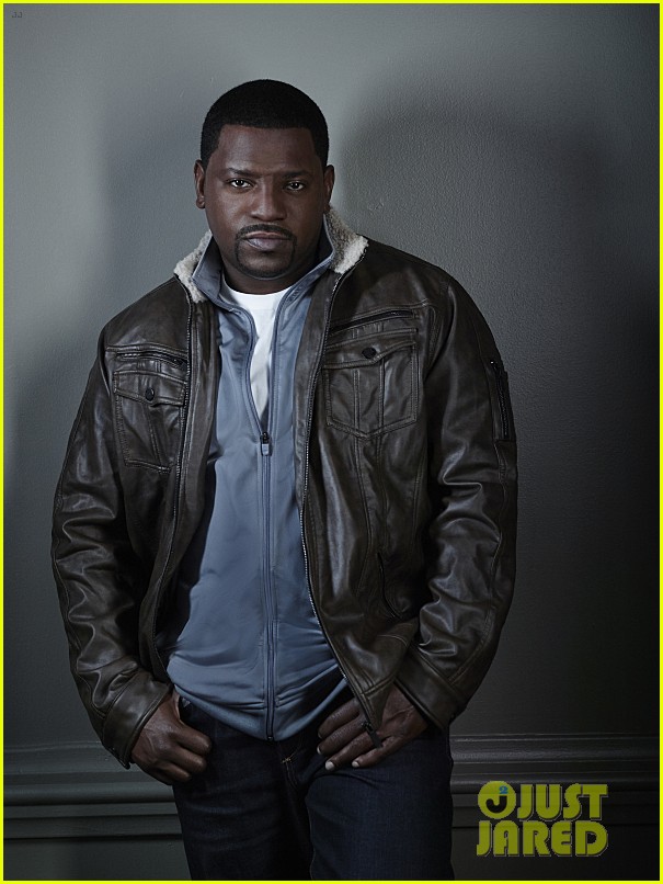 Peyton List & 'Frequency' Cast Star in New Character Images! | Photo ...