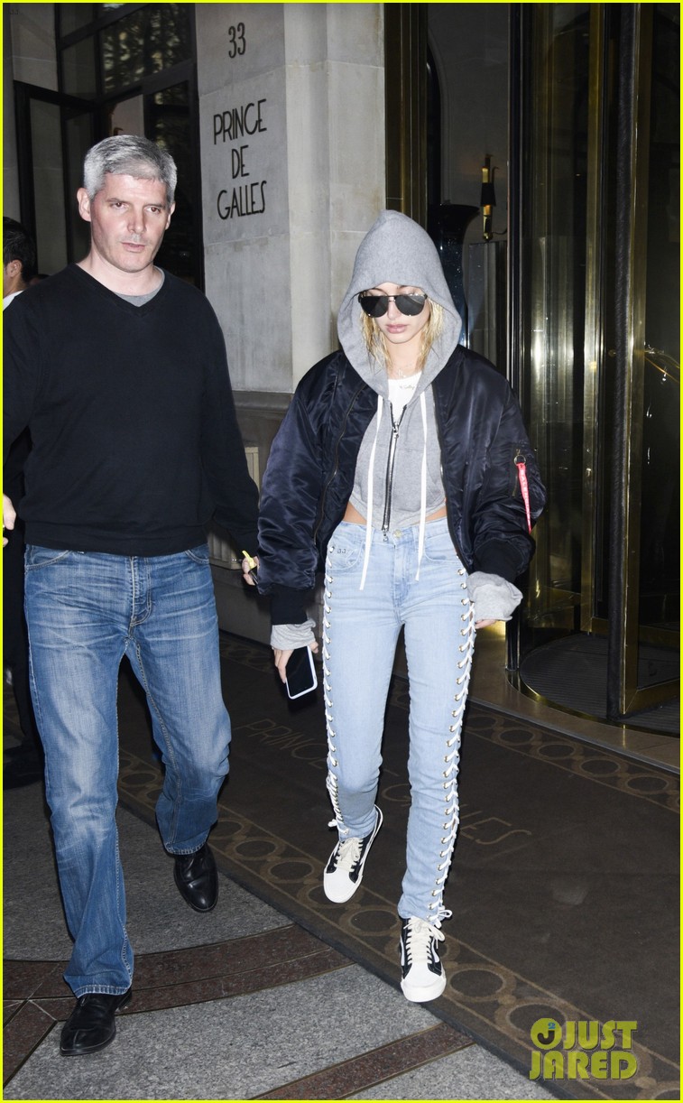 Hailey Baldwin Picks an American She'd Like to Deport | Photo 1032242 ...