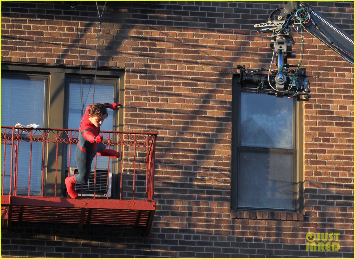 Tom Holland Jumps Off Fire Escape for 'Spider-Man' Stunt! | Photo ...