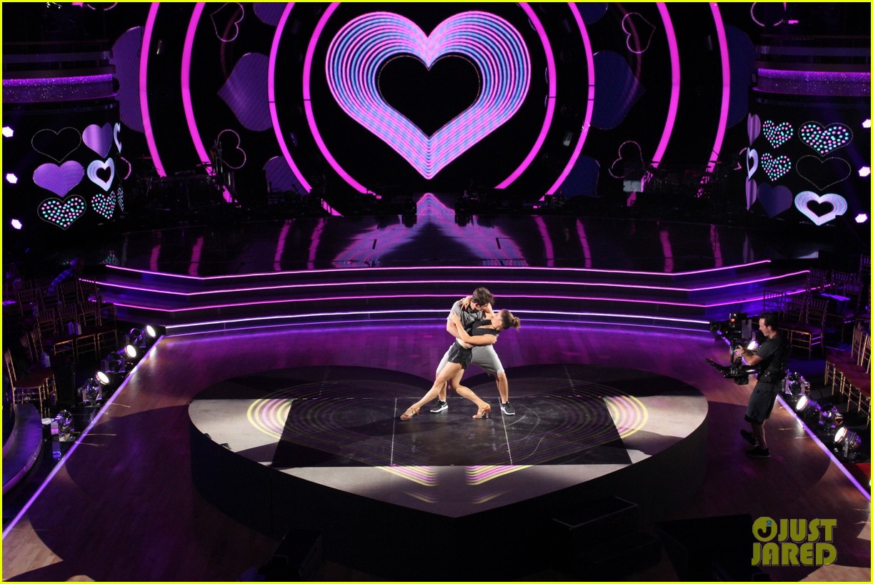 Jenna Johnson Talks Her First Meeting With Jake T. Austin In First ...