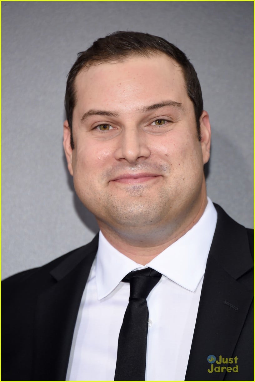 Max Adler & Wife Jennifer Step Out For 'Sully' Premiere in NYC | Photo ...