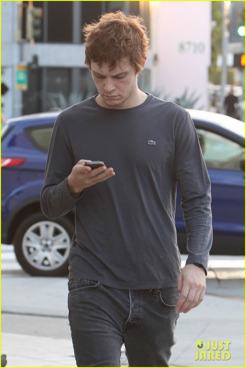 Evan Peters Explains Why He Dyed His Hair Red! | Photo 1019014 - Photo ...