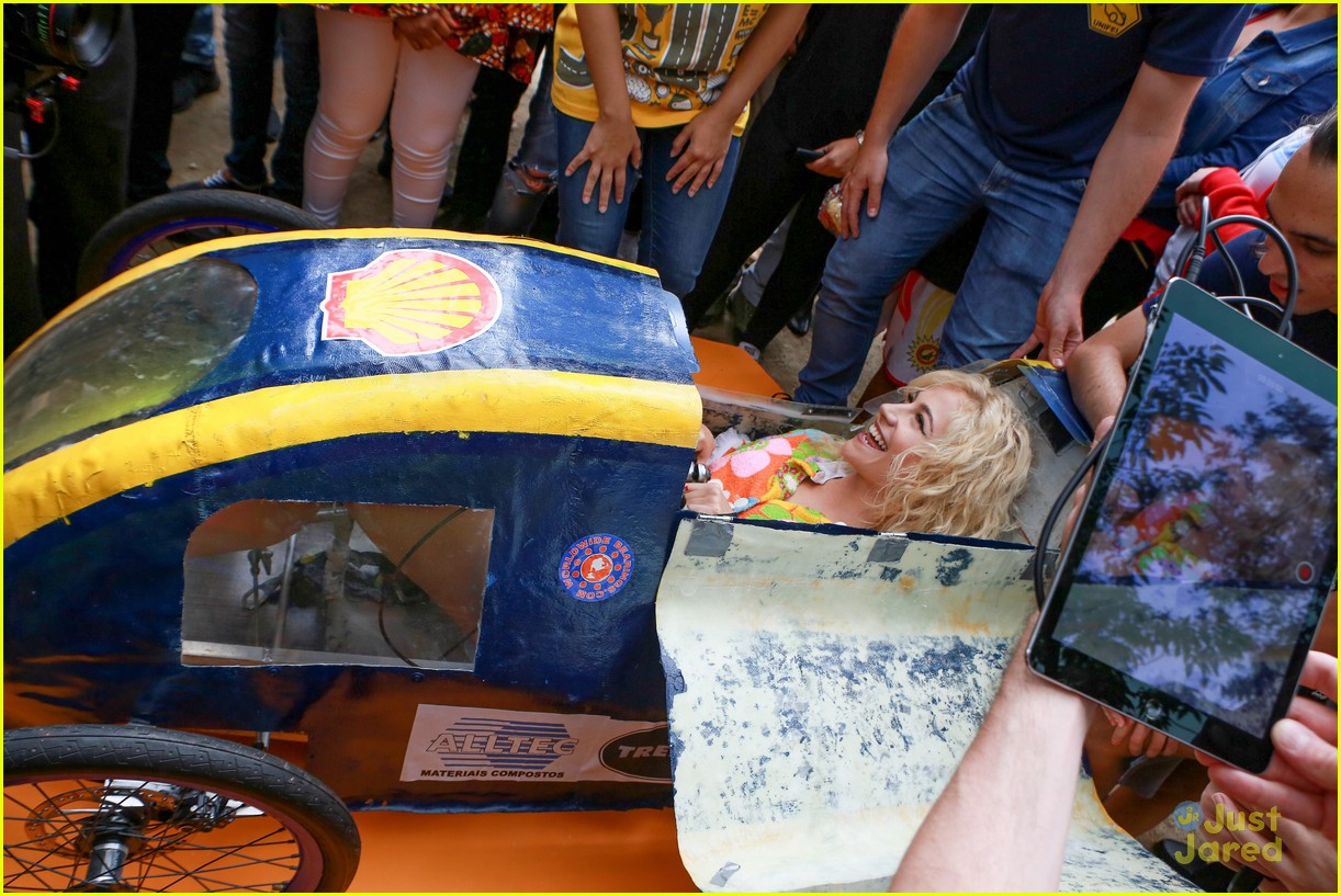 Pixie Lott Brings Color to Brazil For Shell's Make The Future Campaign ...