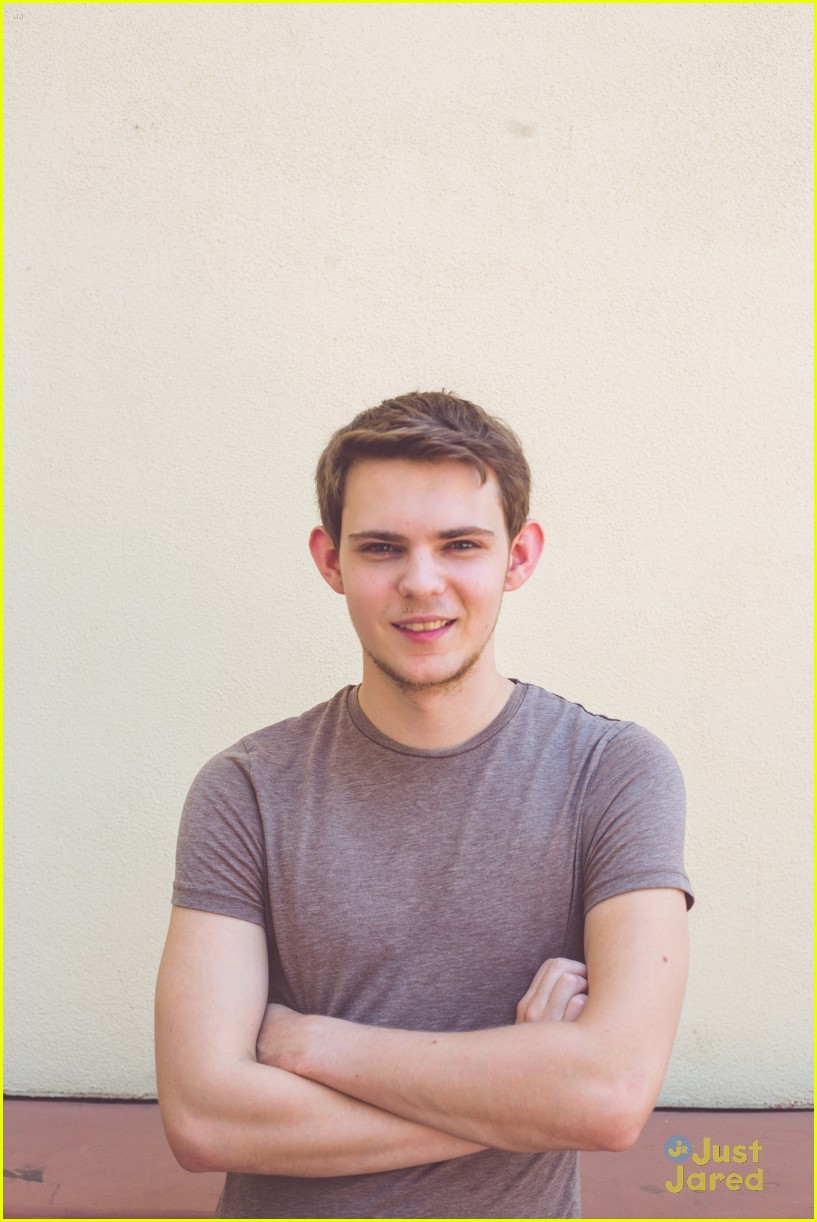 Robbie Kay Opens Up About Playing 'Once's Evil Peter Pan | Photo ...