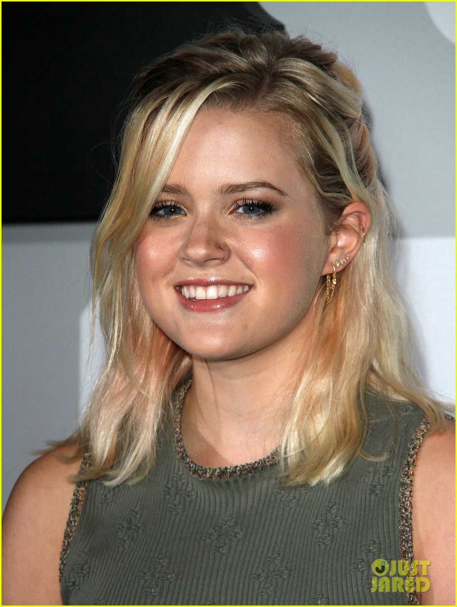 Rowan Blanchard & Courtney Eaton Step Out For Chanel's Fashion Dinner ...