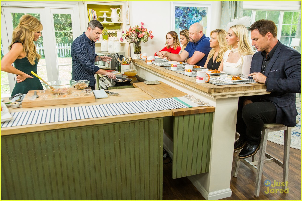 Rydel Lynch Gives Tea Party Pointers On 'Home & Family' | Photo 1032463 ...