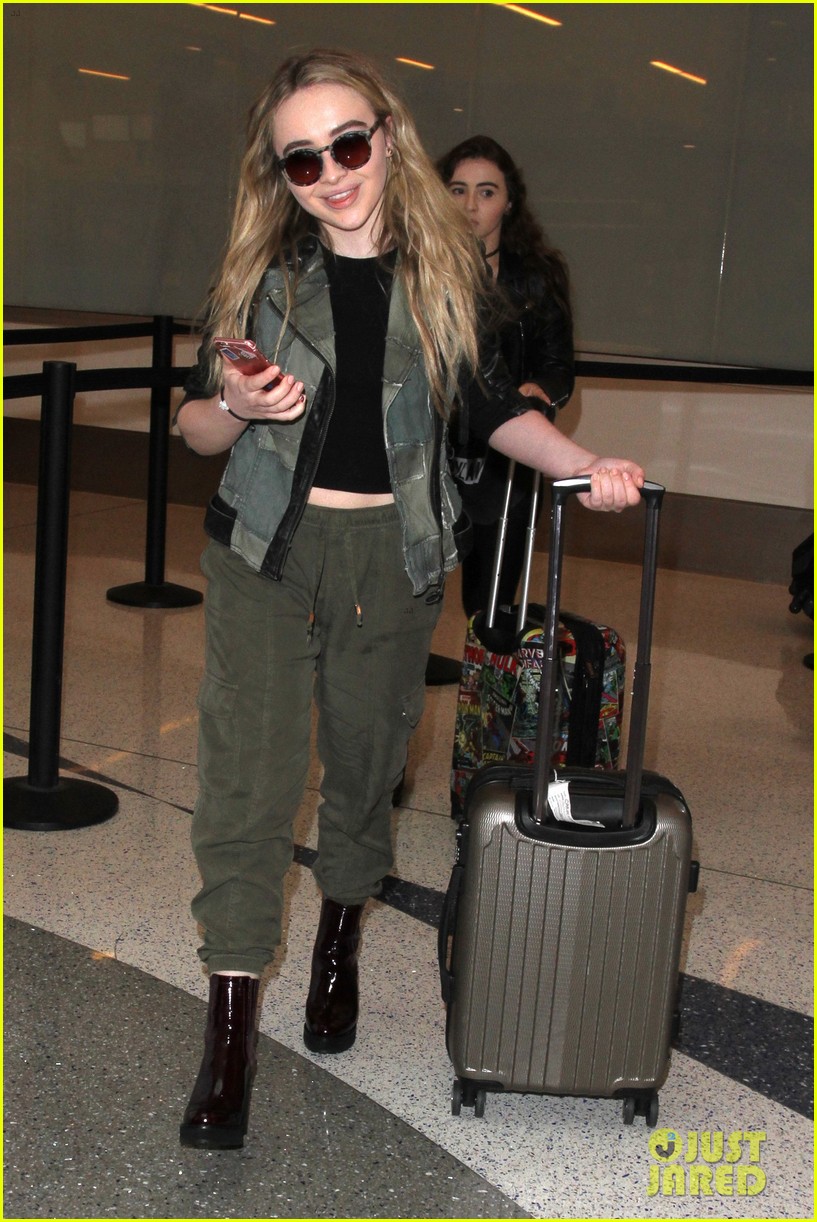 Full Sized Photo of sabrina carpenter army pants lax flight 10 ... Full Sized Photo of sabrina carpenter army pants lax flight 10 ...