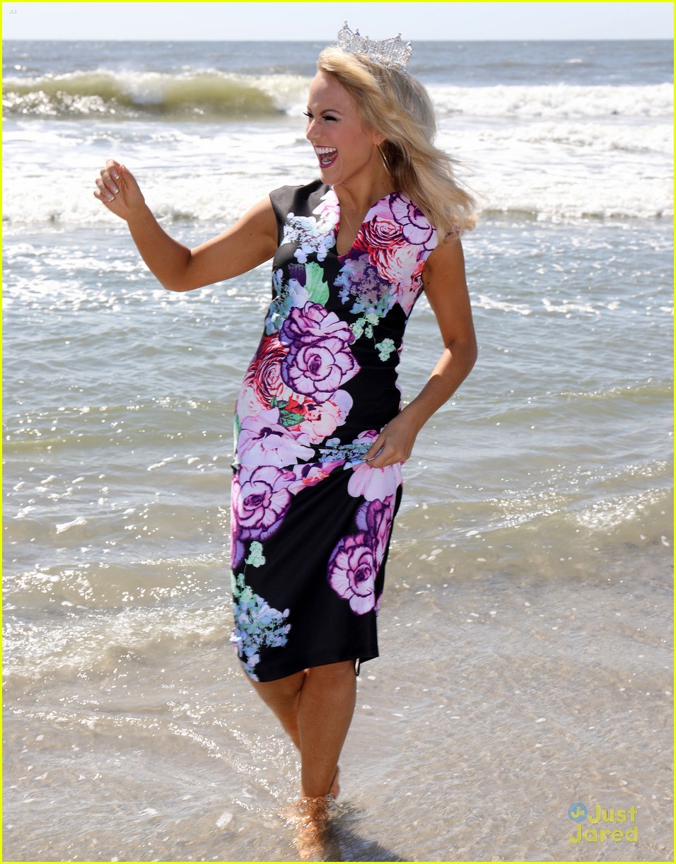 Miss America 2017 Savvy Shields Visits The Empire State Building in NYC ...