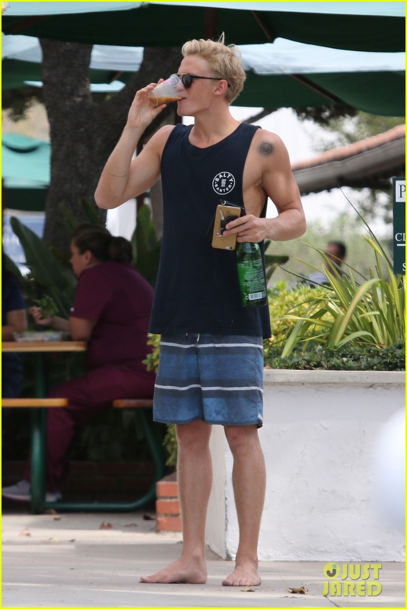 Cody Simpson Shows off Super Ripped Muscles in Malibu! | Photo 1032075 ...