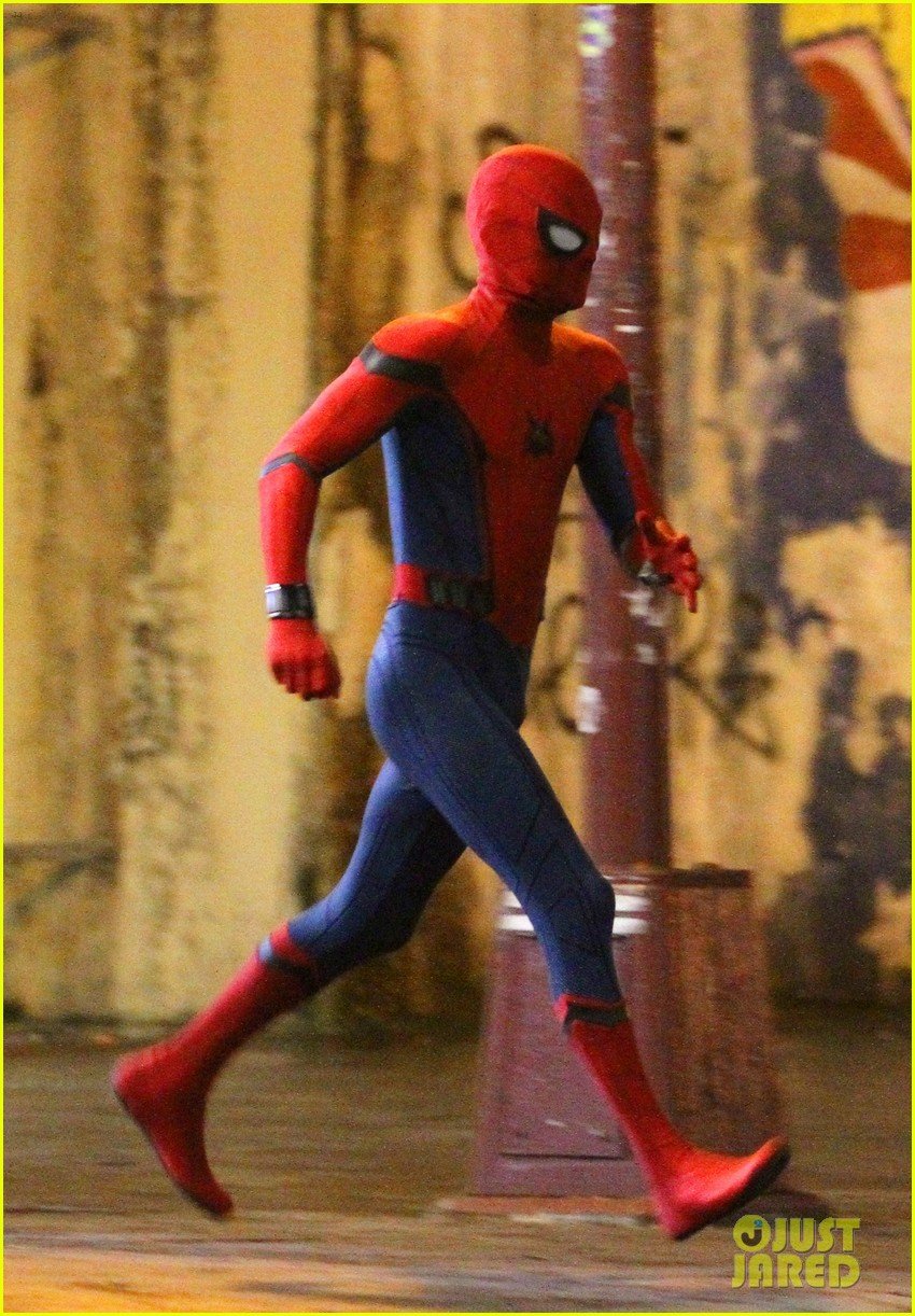 Tom Holland Wears Hello Kitty Pjs For Spider Man Homecoming Scenes Photo 1031542 Photo