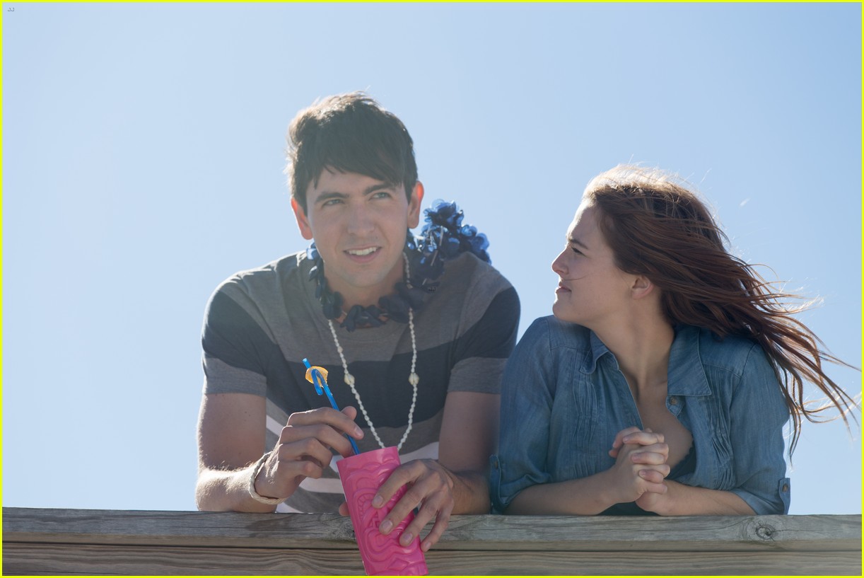 Zoey Deutch & Nicholas Braun's Flick 'Good Kids' Gets a Release Date ...