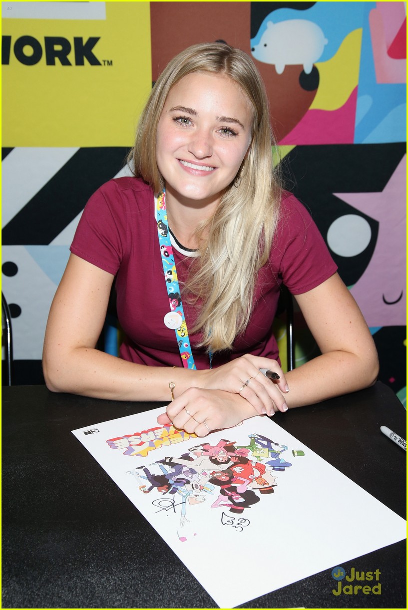 AJ Michalka & Shelby Rabara Hit 'Steven Universe' Panel at NYCC 2016 ...