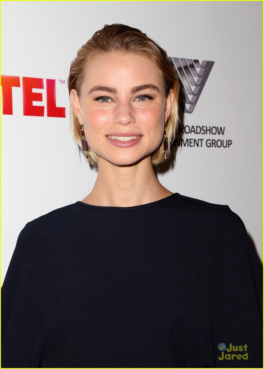 Alycia Debnam-Carey & Lucy Fry Honor Fellow Aussies at Australians In ...