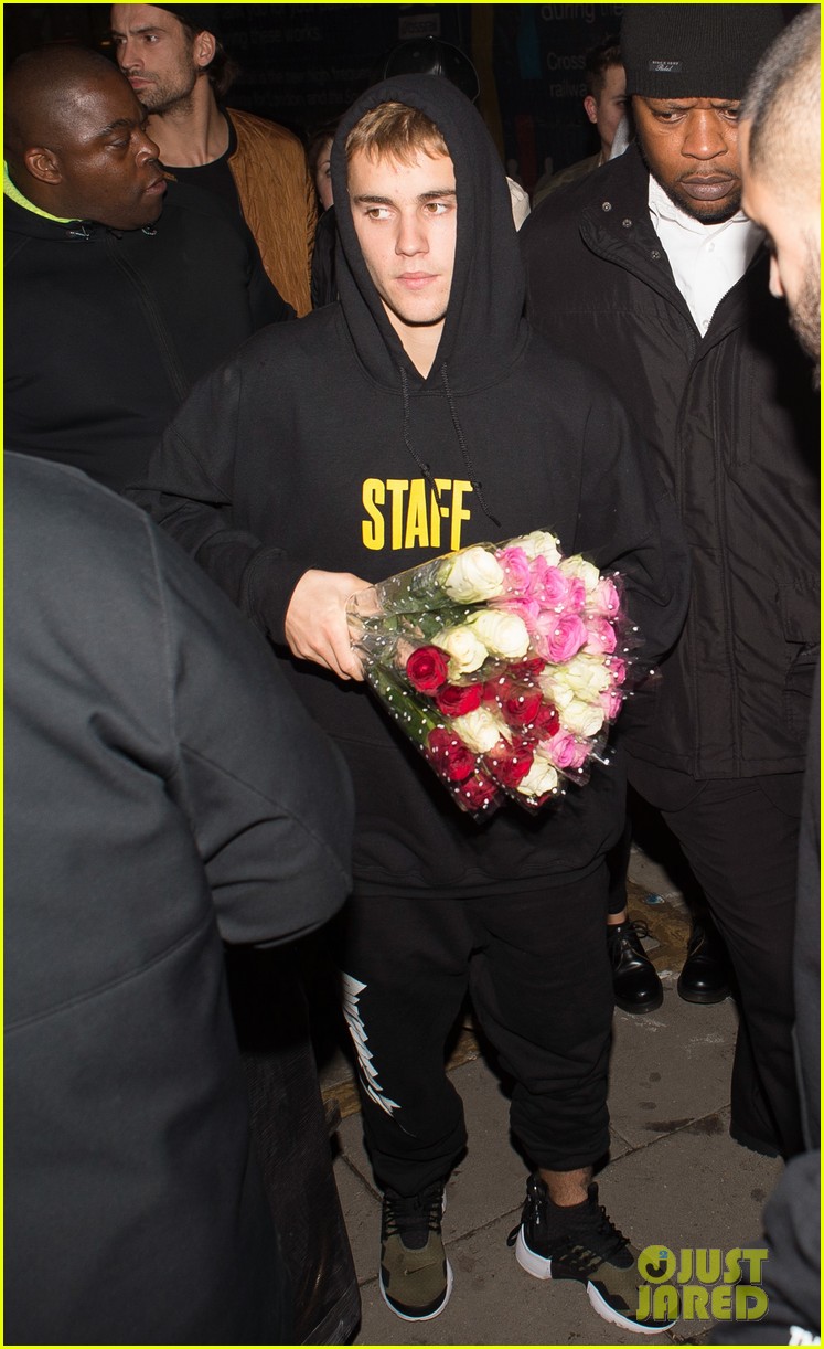 Justin Bieber Hands Out Flowers to Girls Waiting Outside a London ...