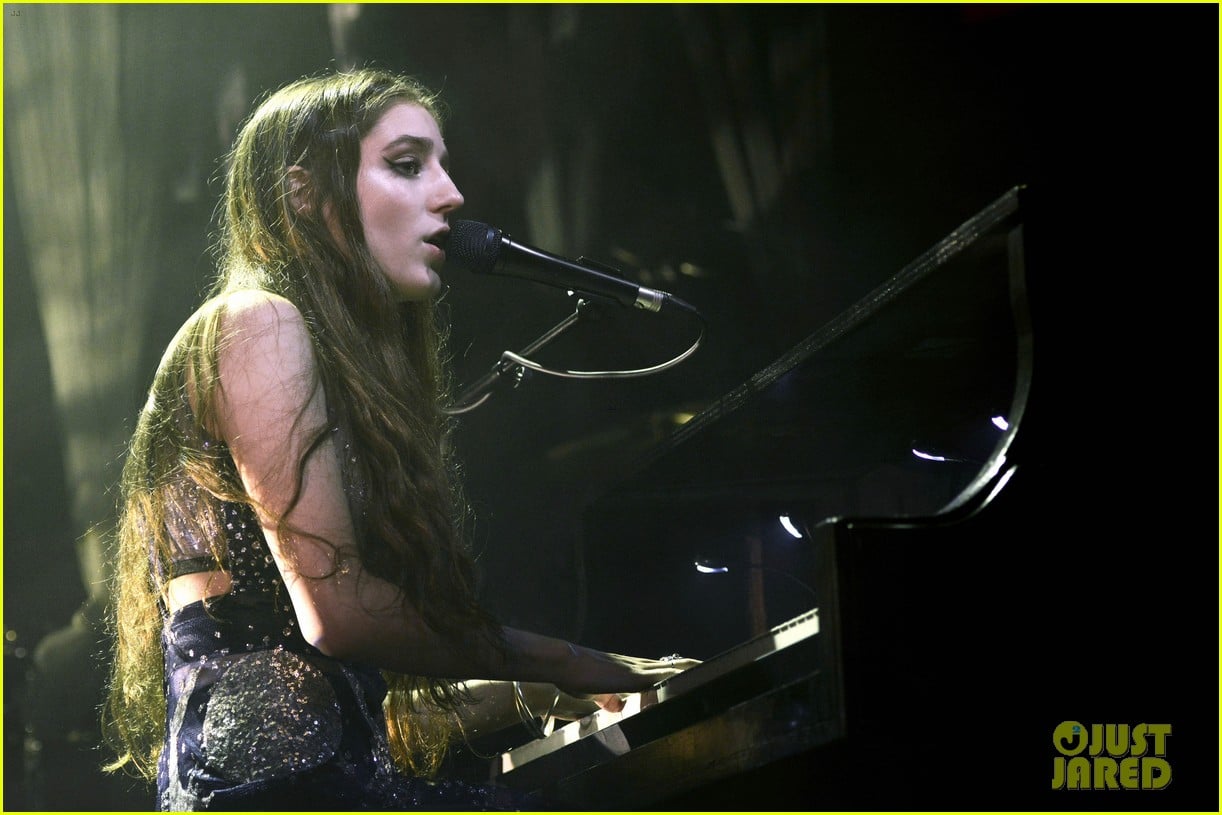 Birdy Leaves a Bird Cage of Free Tickets for Fans to Find! | Photo ...