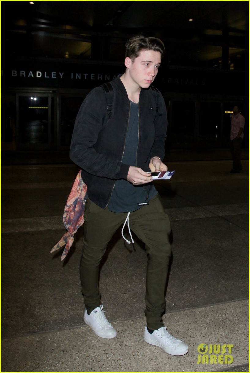 Brooklyn Beckham Promotes Pal's Art Show Kickstarter | Photo 1042055 ...