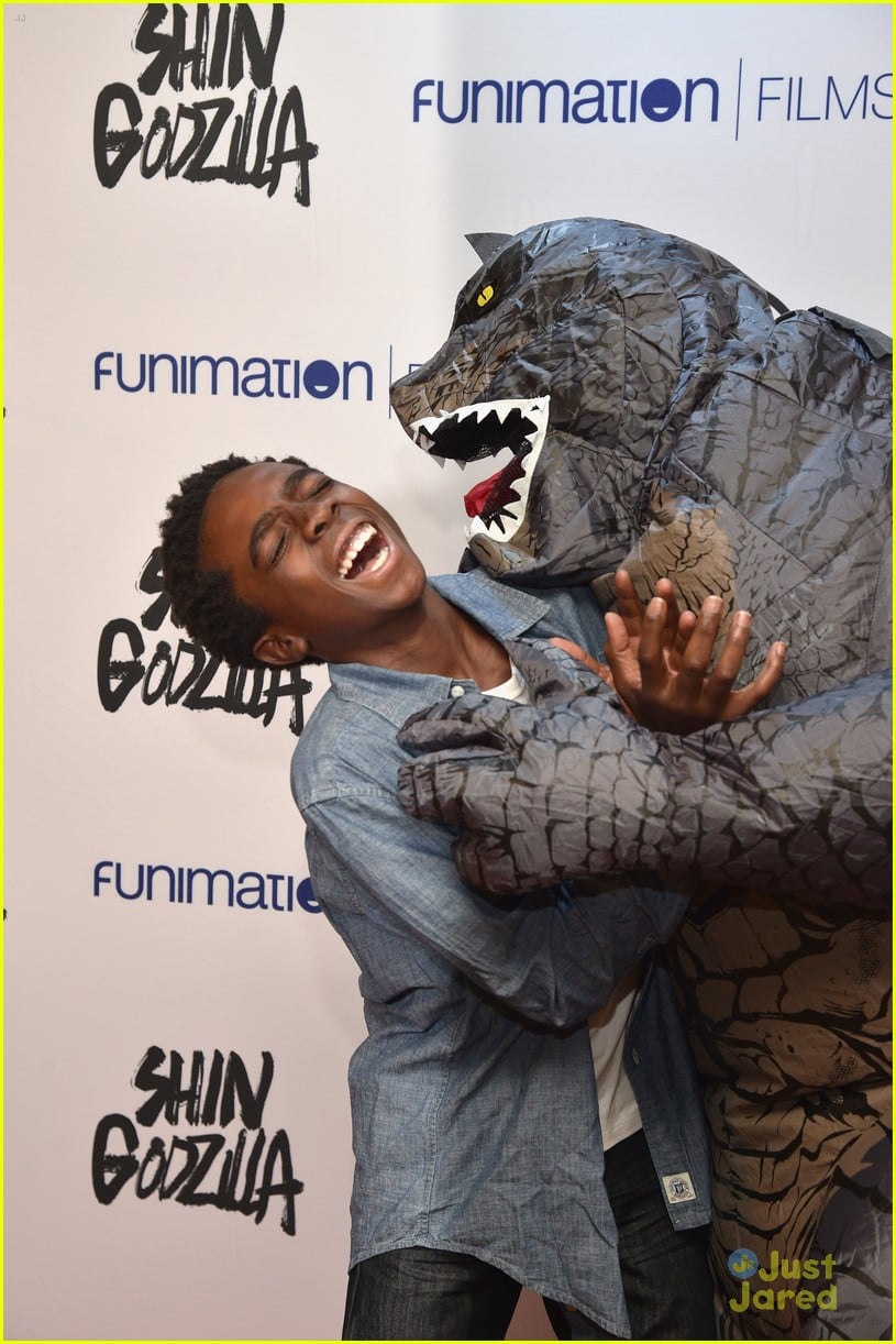 Stranger Things' Caleb McLaughlin & Finn Wolfhard Take Down Godzilla at ...