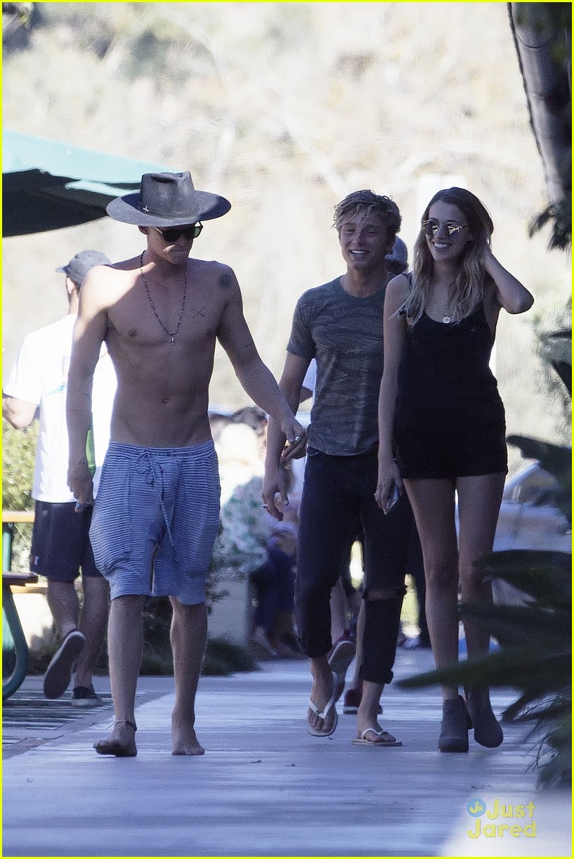 Cody Simpson Dishes On Working On His Album in New Twitter Chat | Photo ...