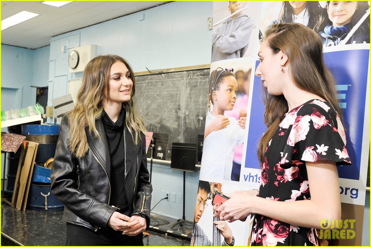 Daya Surprises a NYC School With a New Piano! | Photo 1037656 - Photo ...