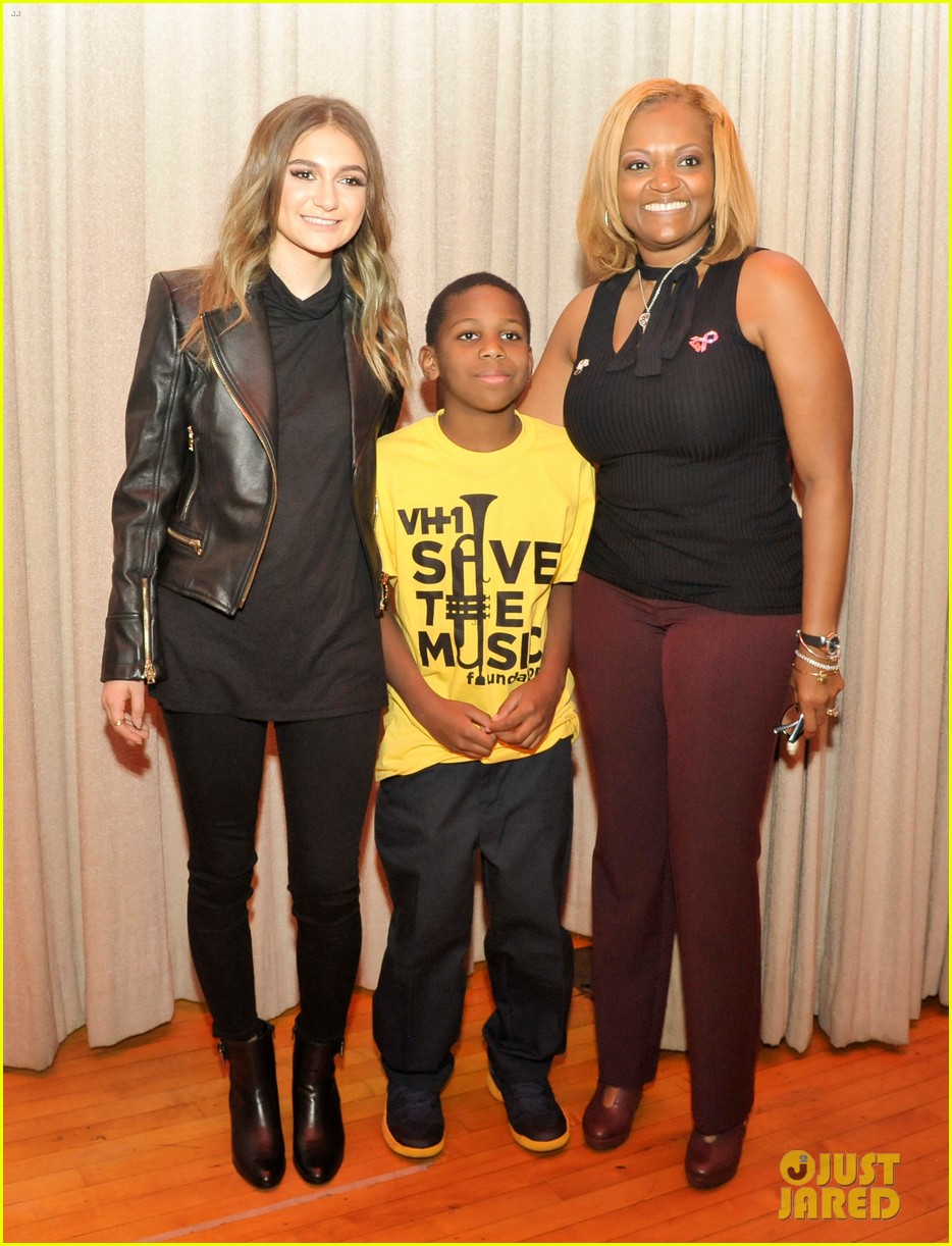 Daya Surprises a NYC School With a New Piano! | Photo 1037657 - Photo ...