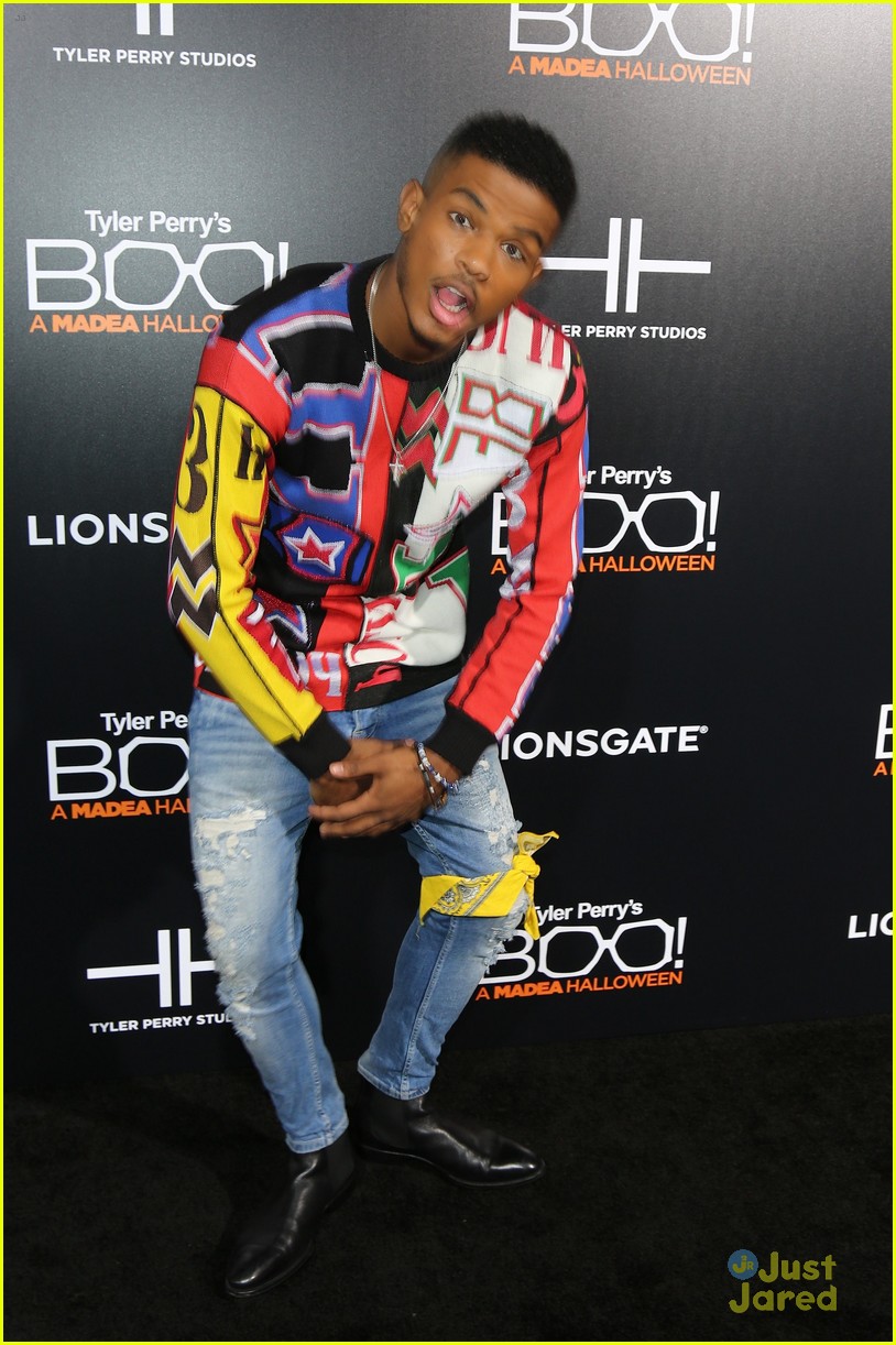 Full Sized Photo of diamond white two tone hair nia sioux trevor ...