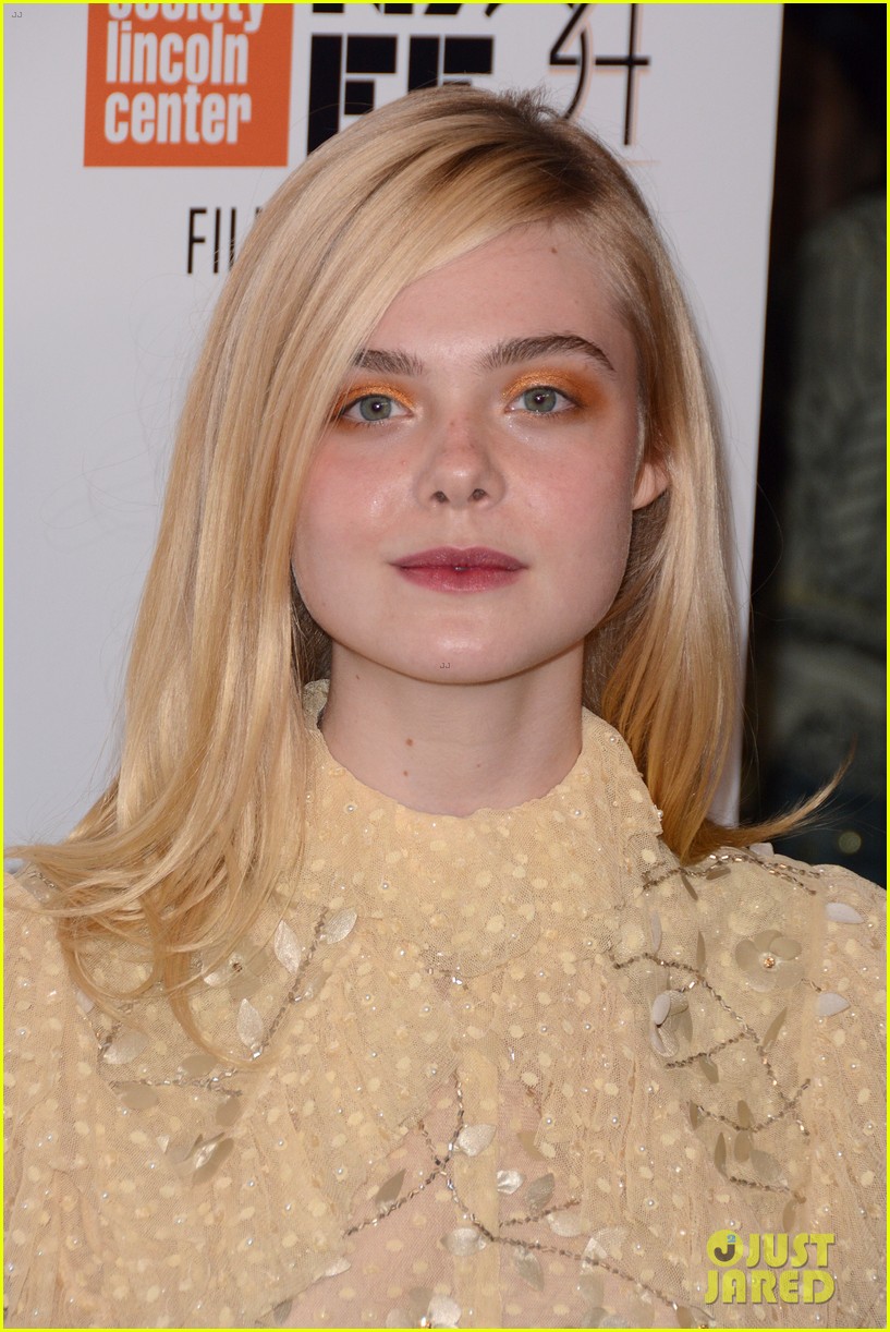 Elle Fanning Shows Off Infectious Smile at '20th Century Women ...